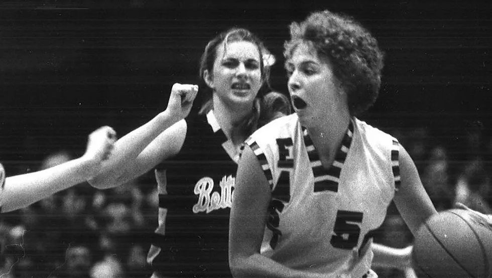 Iowa History Daily: January 6 - Lorri Bauman Scores Big
