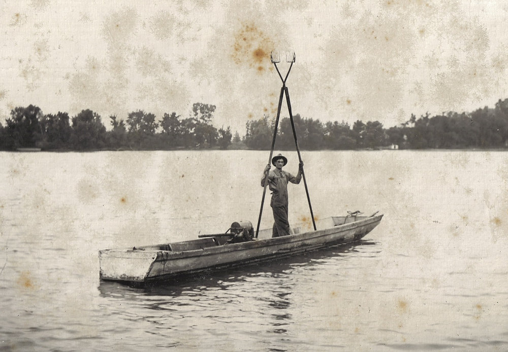 Iowa History Daily: January 30 - Boepple the Button Man of Muscatine