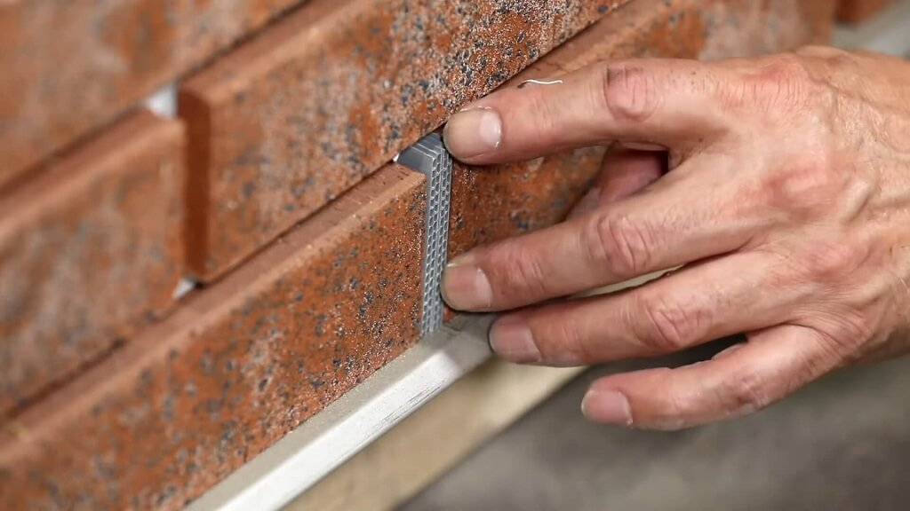 Tips for Cutting and Installing Thin Brick Around Corners