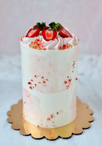 STRAWBERRY DREAMS | KimonesCakeArtStudio