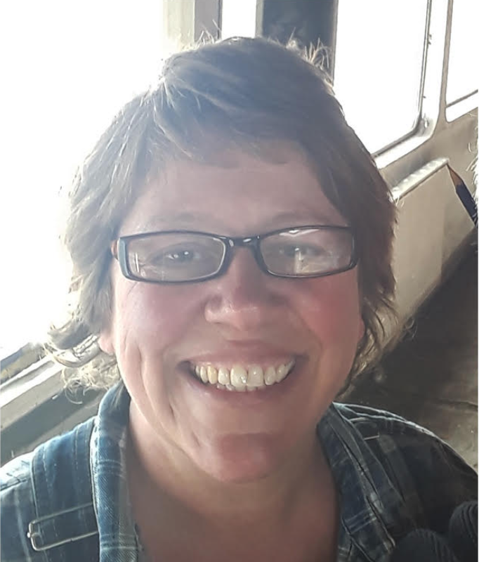 A Floating Studio: Meet Jan Rosser, The Artist Who Calls the River Home