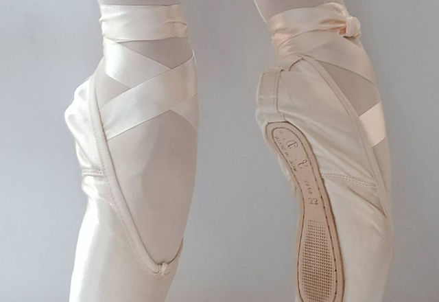 ballet pointe shoe fitting