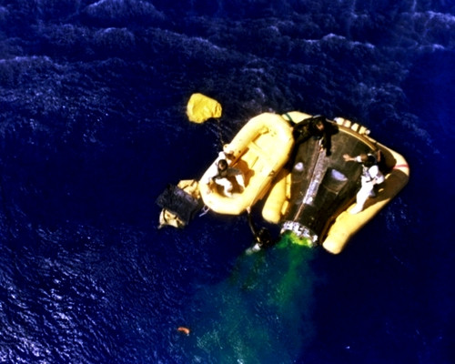 Splashdown of Gemini 5 with Astronauts Cooper and Conrad | historyshoppe