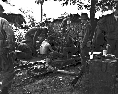 Wounded American Soldiers Receive Treatment | historyshoppe