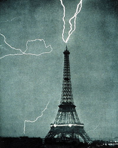 Lightning Strikes the Eiffel Tower | historyshoppe