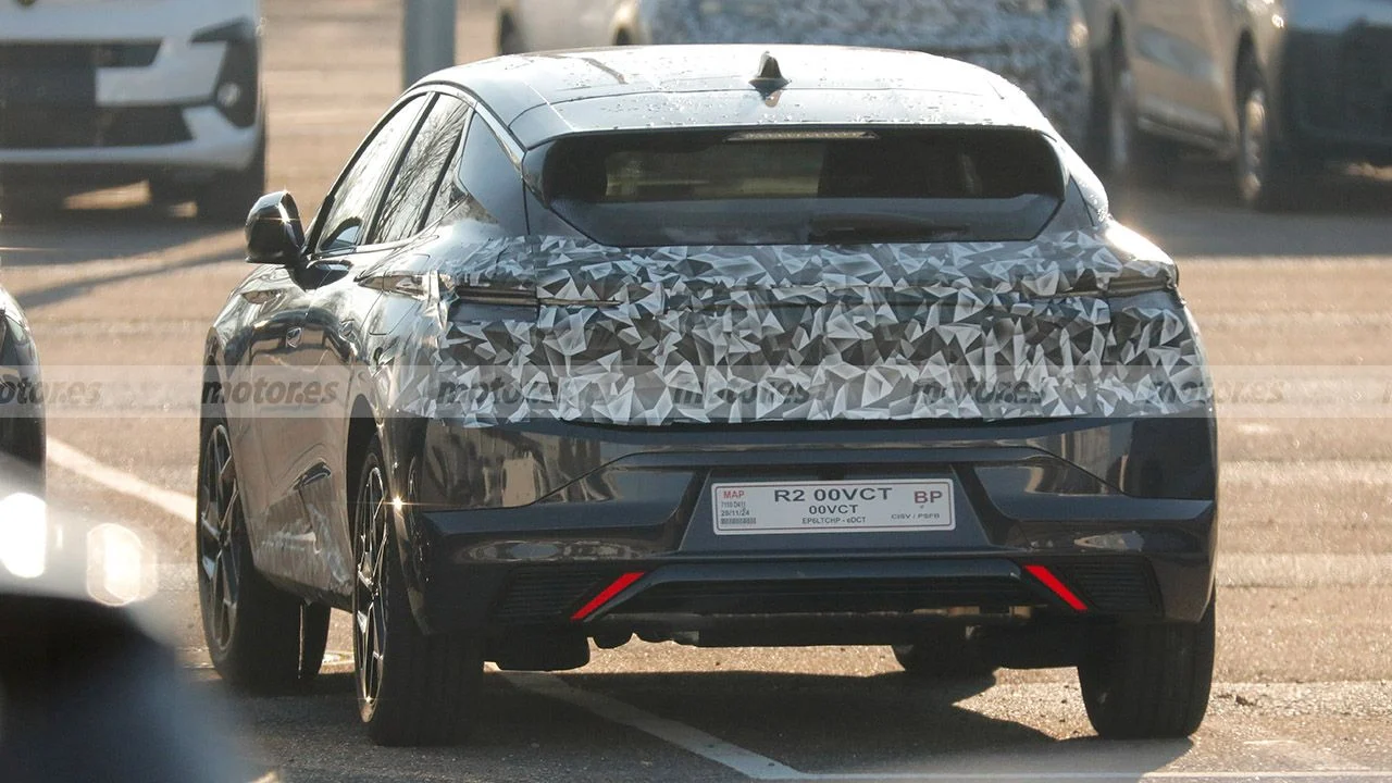 Future DS 4 2025: the facelift seen for the first time