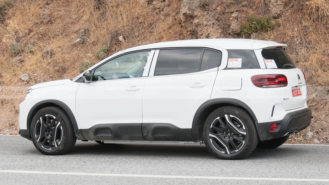 Future Citroën C5 Aircross 2025: development tests begin