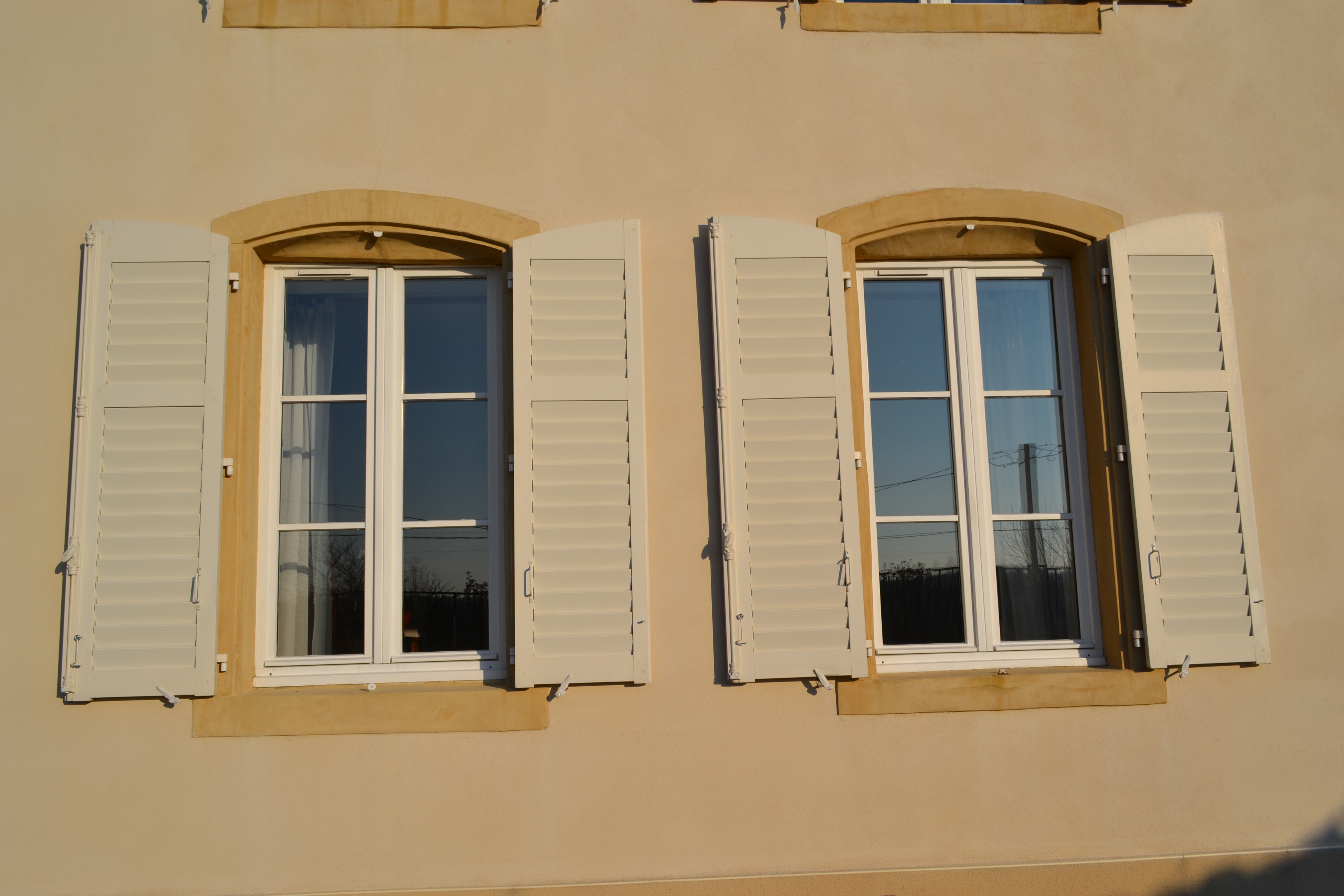 Persiennes à lames fixes