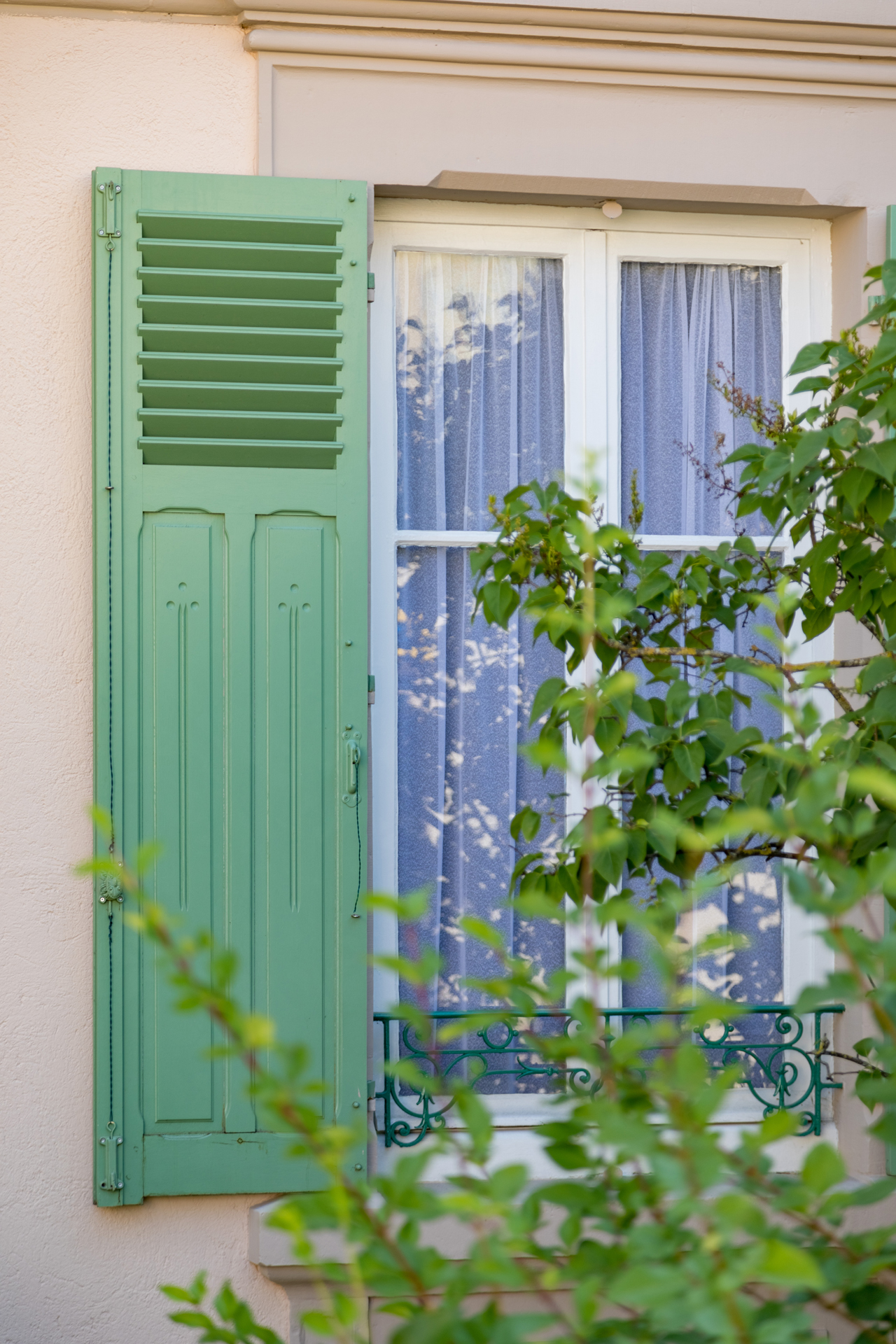 Persiennes à lames fixes