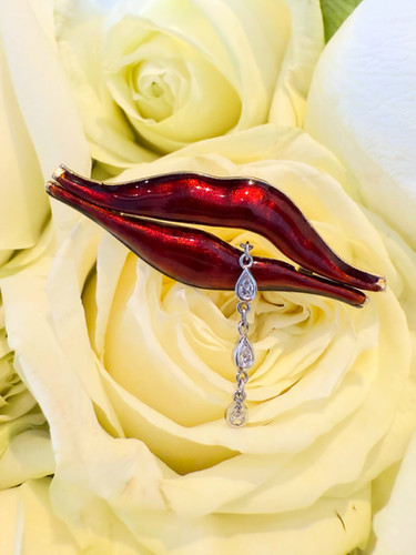 A Whimsical 18ct, Enamel and Diamond Lip Brooch | Youngs Jewellers