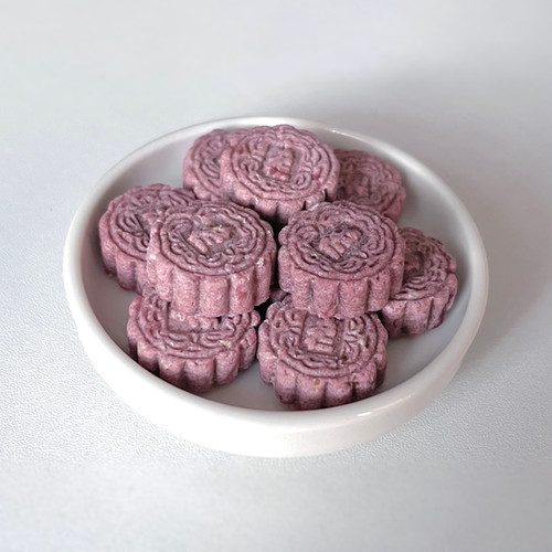 Blackberry Walnut Mooncake | Taffy's