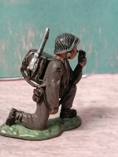 Herald H42 British Infantry Black Helmet Figure Radioman 1954-66 | My ...