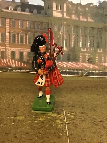 William Britains Welsh Guards Piper Made in England 1990 | My Hobby ...