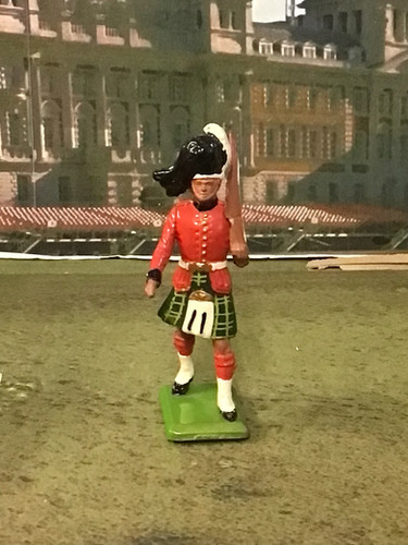 (S) VintageW. Britains Metal Marching Scottish Gordon Highlander with ...