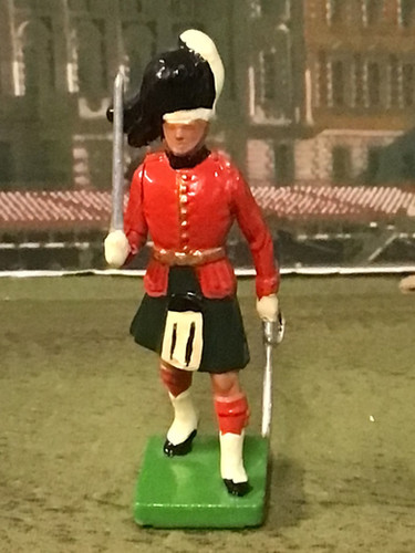 Vintage W. Britains Metal Marching Scottish Gordon Highlander Officer ...