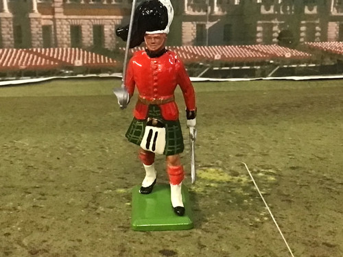 Vintage Britains Ltd. Metal Marching Scottish Gordon Highlander Officer ...