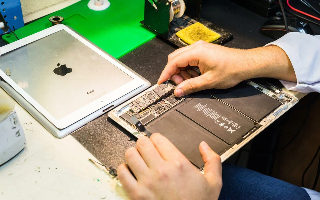 iPhone Repair Service in Laguna Beach | Fast Fix Computer