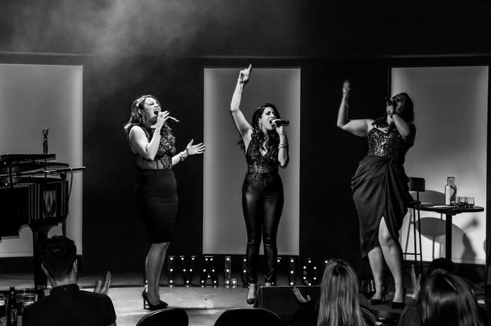 Home | LAURA TEBBUTT