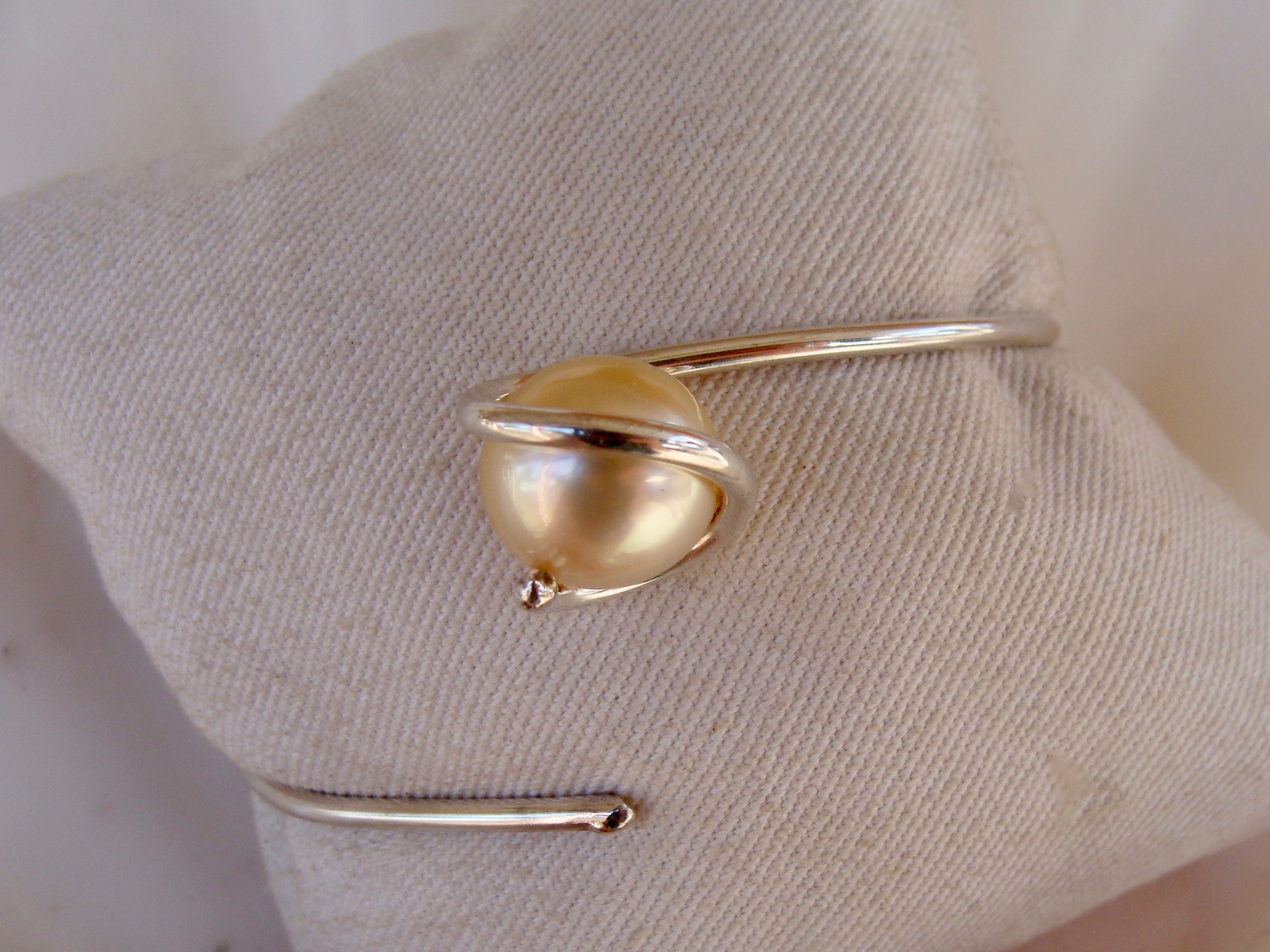 Black Pearl Source Bracelets