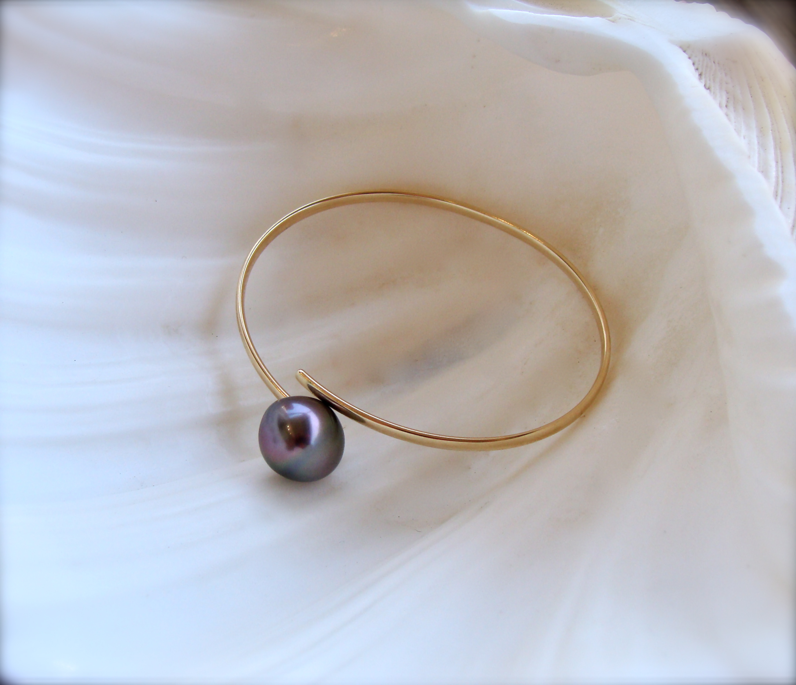 Black Pearl Source Bracelets