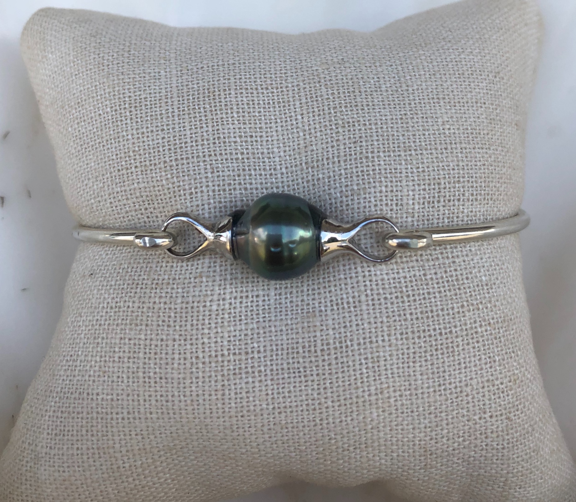 Black Pearl Source Bracelets