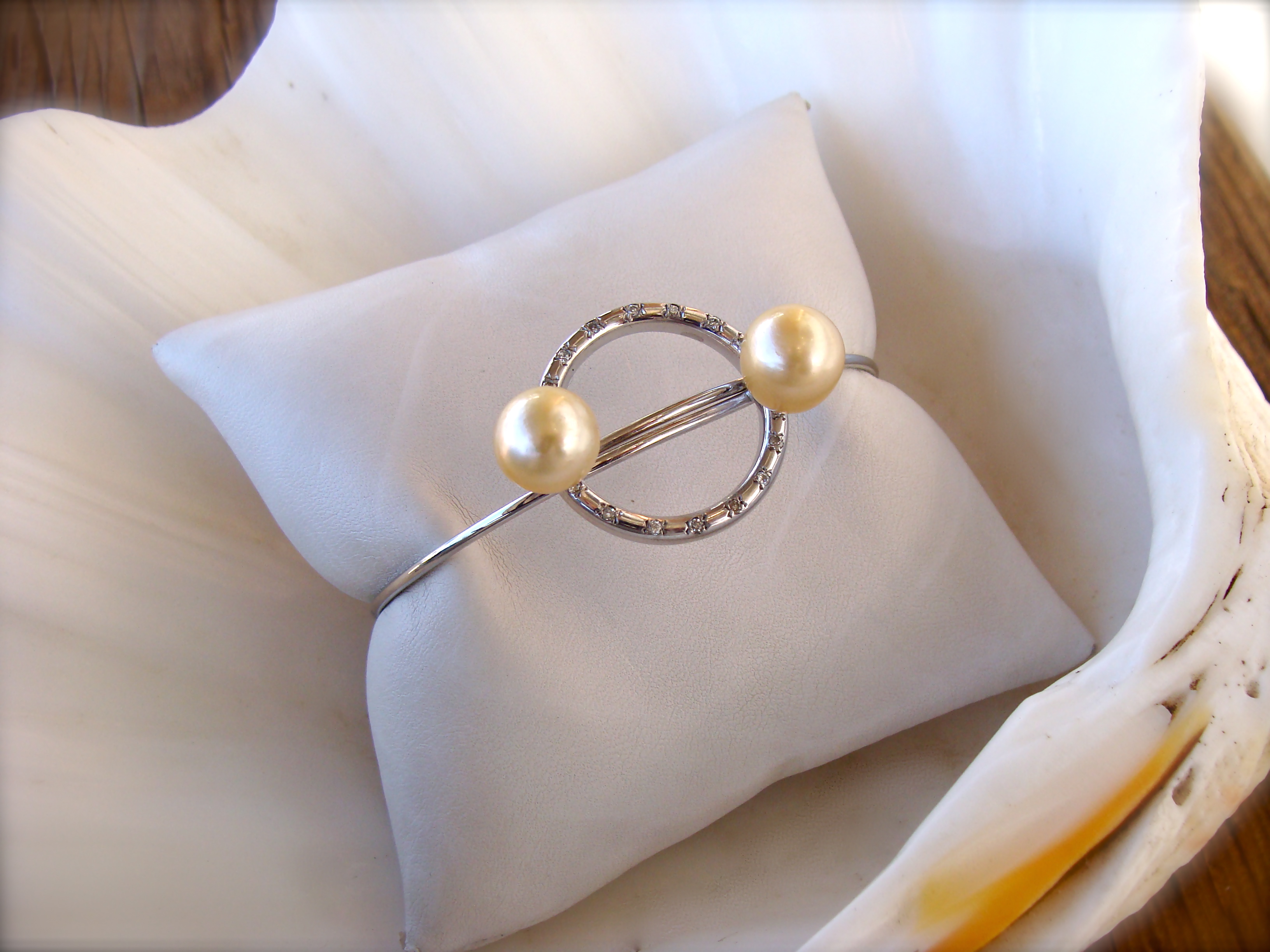 Black Pearl Source Bracelets