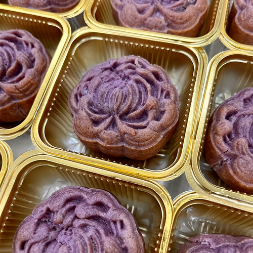 Lotus Yam Mooncake with Yolk (单黄莲芋) - 4pcs set | Goodness Eats