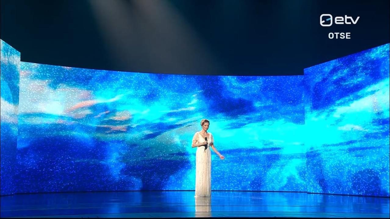 Liisi Koikson singing at EV104