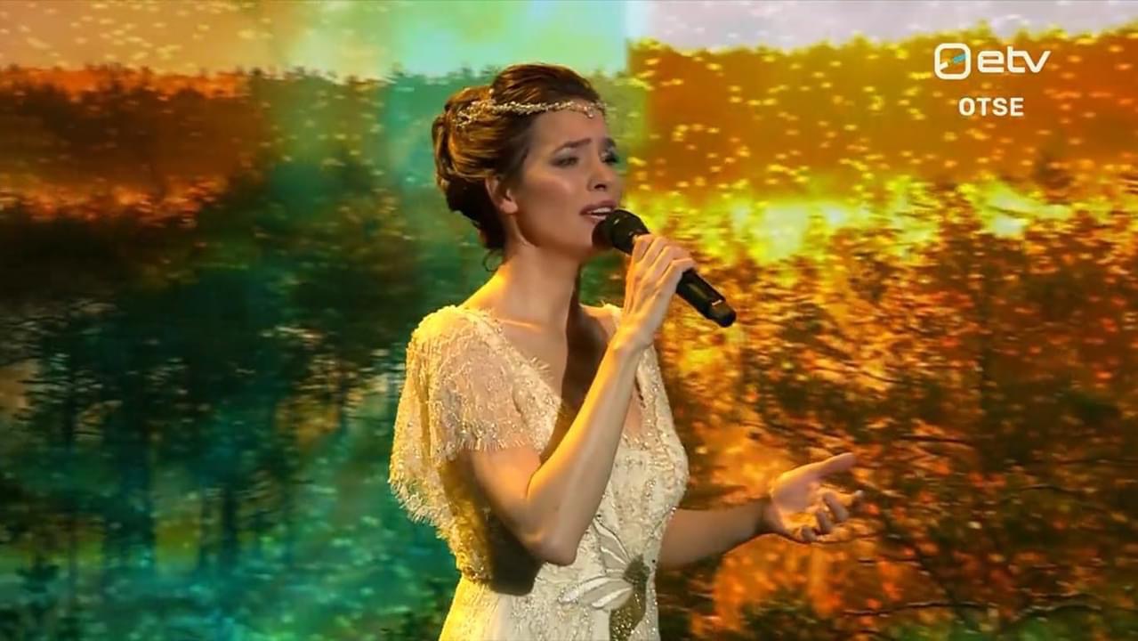 Liisi Koikson singing at EV104