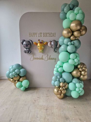 Wooden Noah Ark | Balloon Guys
