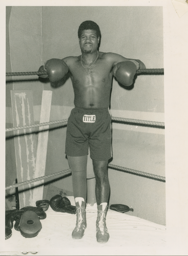 A03 A0326 – Boxer Howard Mills Training After Injury, 1989 | Alzari ...