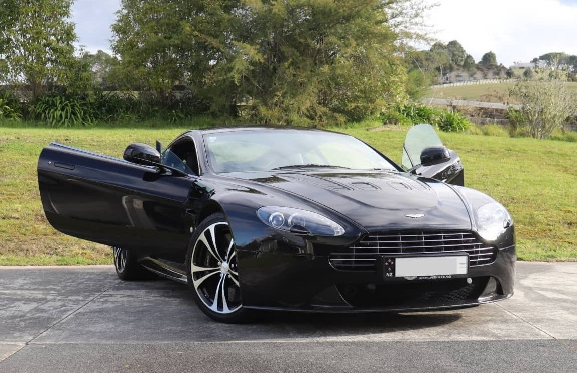 Aston Martin V12 Vantage