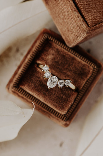 18K Solid Gold Lily Diamond Tracer Band | The Karat Store