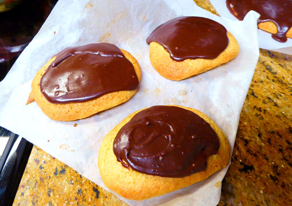 Use Your Air Fryer and a Cake Mix to Make Inexpensive Berger-Like ...