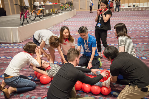 Balloon Balance team building activity Bangkok | Beunite