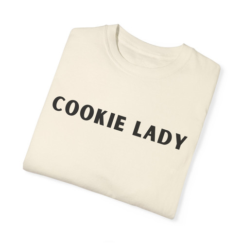 Chic Cookie Lady Baker's T-Shirt for Stylish Bakers | Trendy Mint