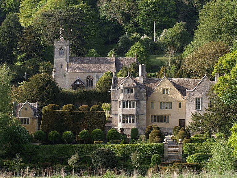 Why Owlpen Manor is the Ultimate Wedding Venue: A Comprehensive Review