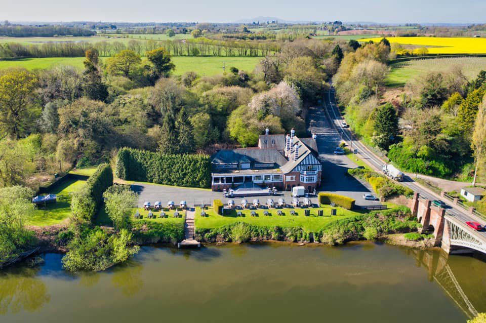 Why The Holt Fleet is a Great Wedding Venue