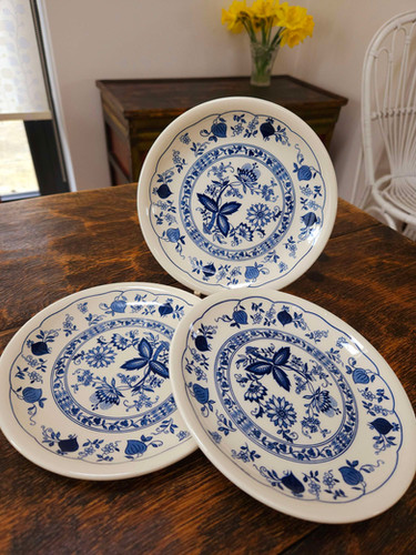 Pretty trio of 1970's Milton's Blue Onion side plates | LazyDazy Vintage