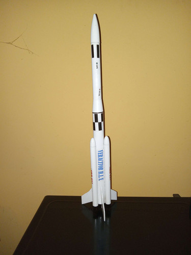 Veracitor H.L.V model rocket kit | Starlight rockets