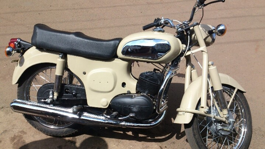 Vintage Motorcycle: The Emotional Legacy of the Rajdoot 175 CC in India