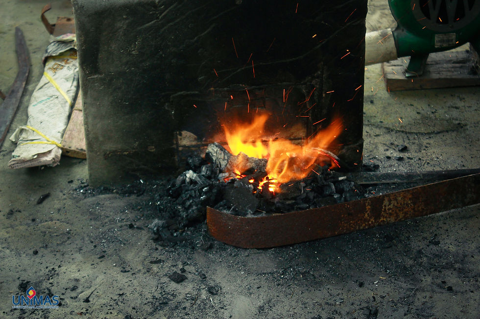 Proses Pembuatan Parang (Bukuo')