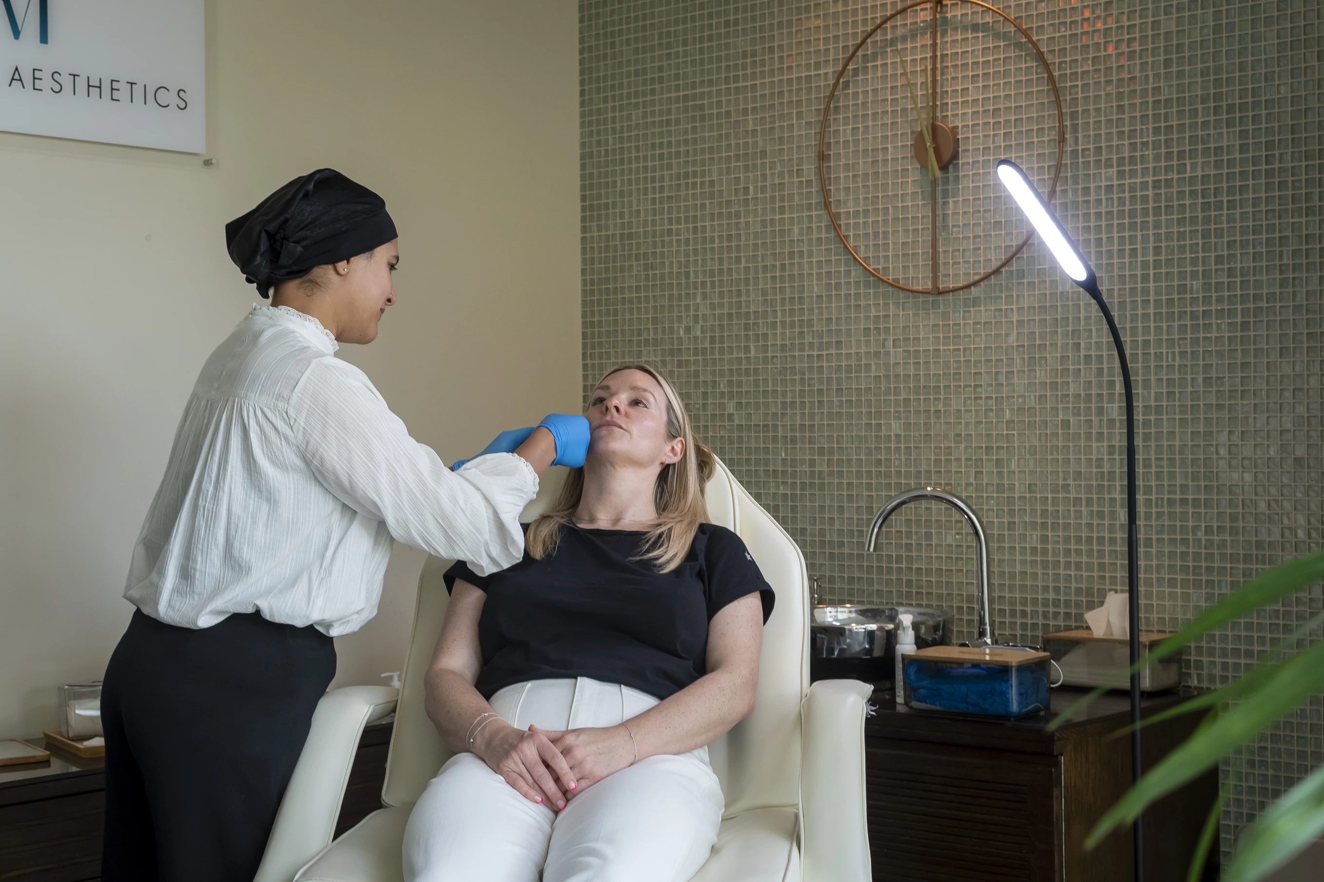 Transformative Facial Aesthetic Treatment with a Medical Professional ...