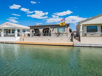 VACATION RENTALS | Parker Queen