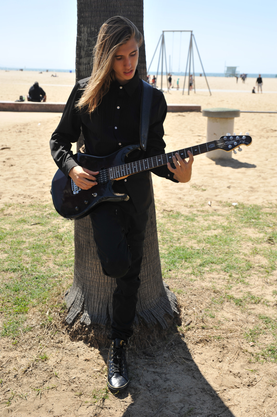 Fullscreen Page | Liliac Band