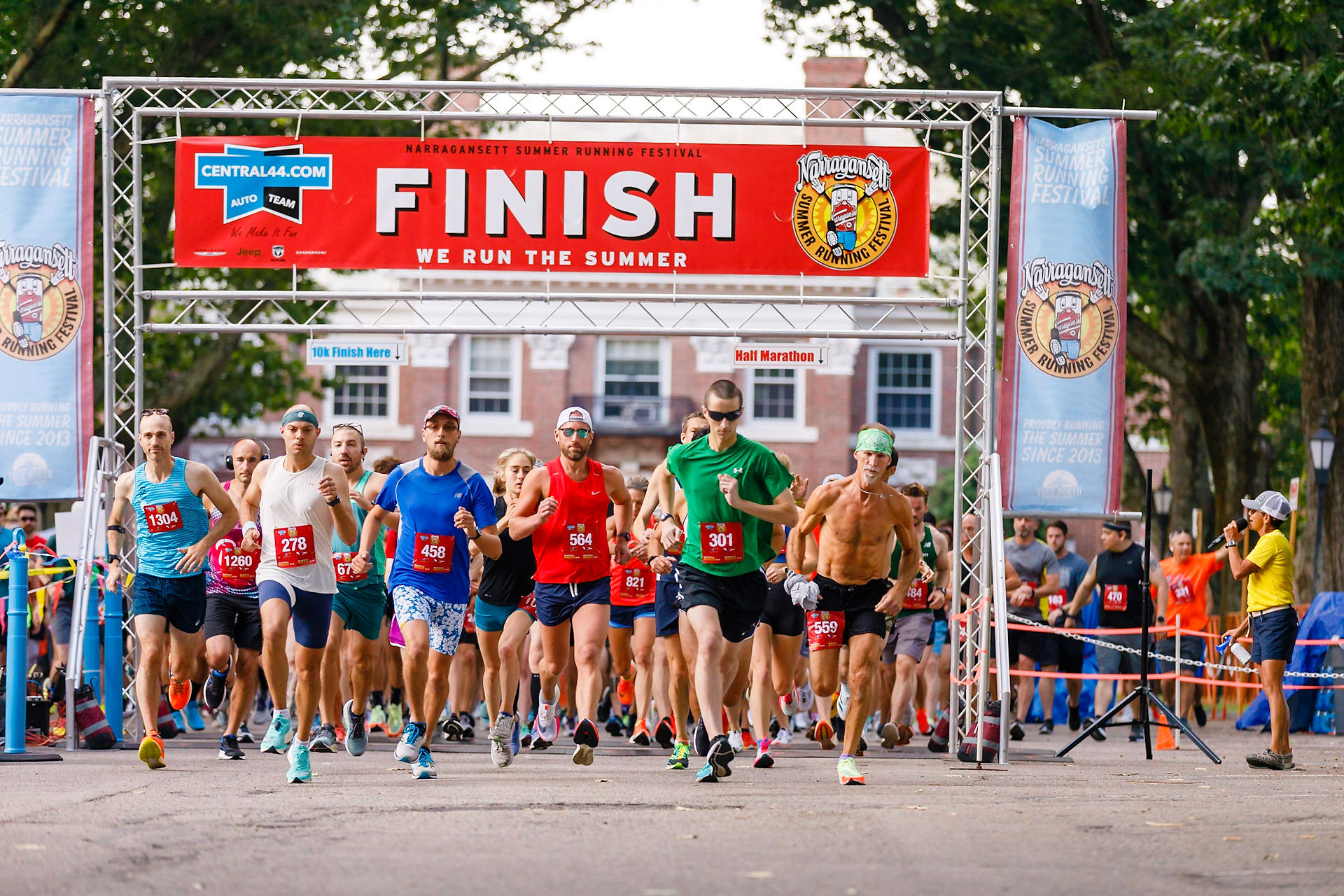 Narragansett Summer Running Festival / 10k & Half Marathon / Easton, MA