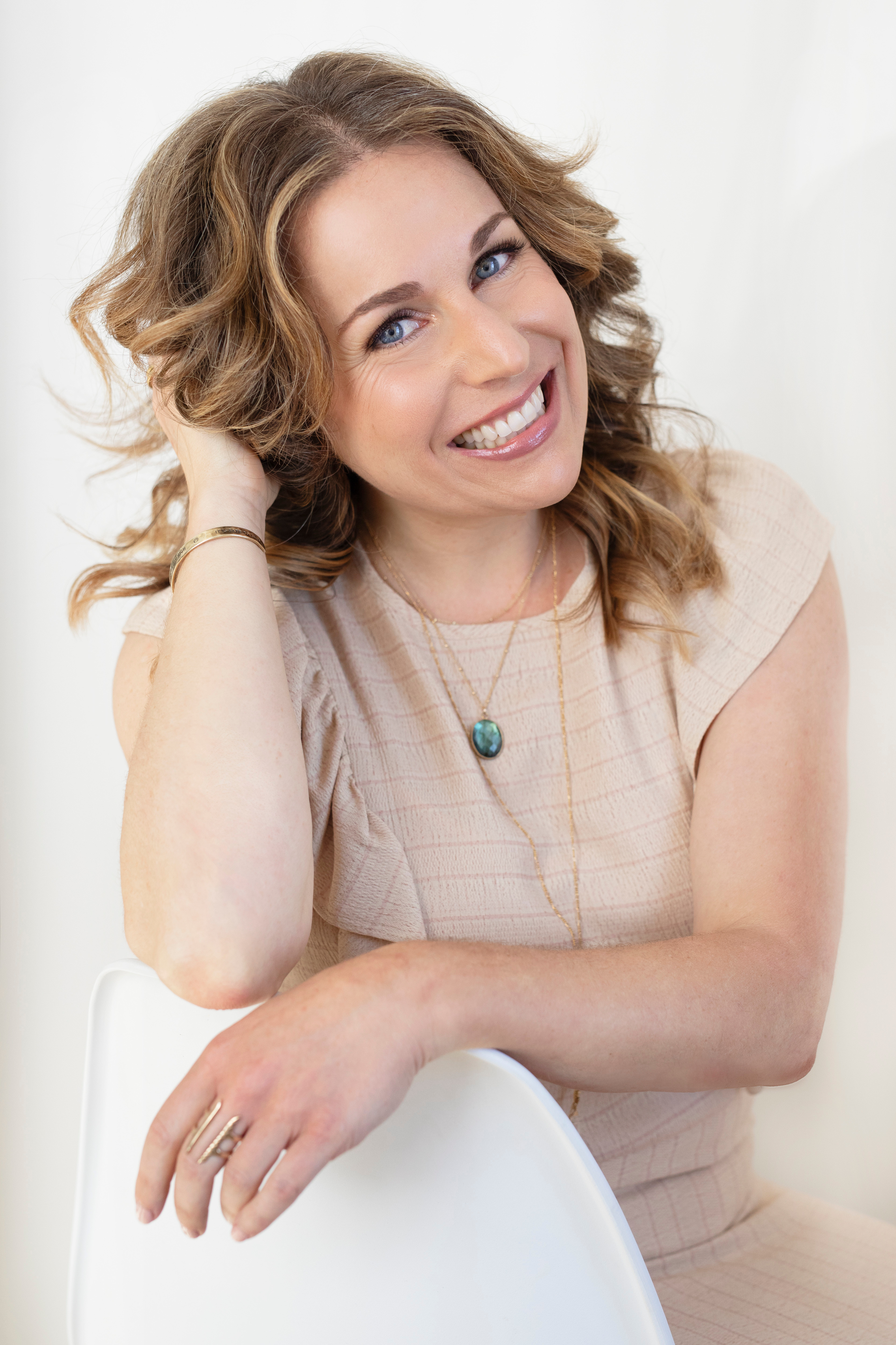 Jana Carrey, Divine Feminine Mentor + Teacher, Executive Contributor at ...