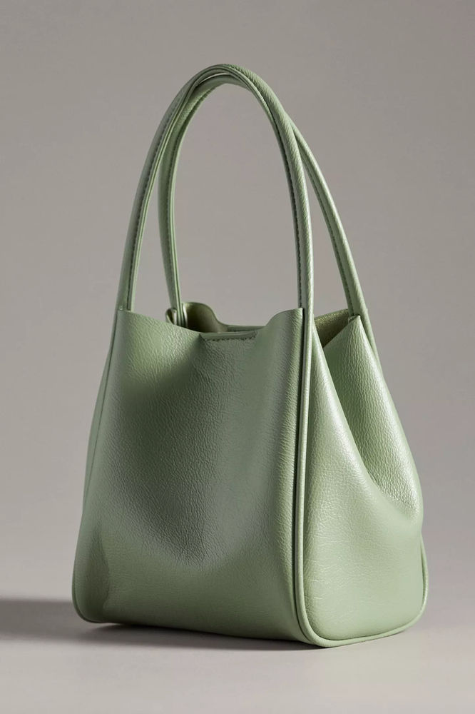 Adding monogram to bag | Atelier Peter Nitz