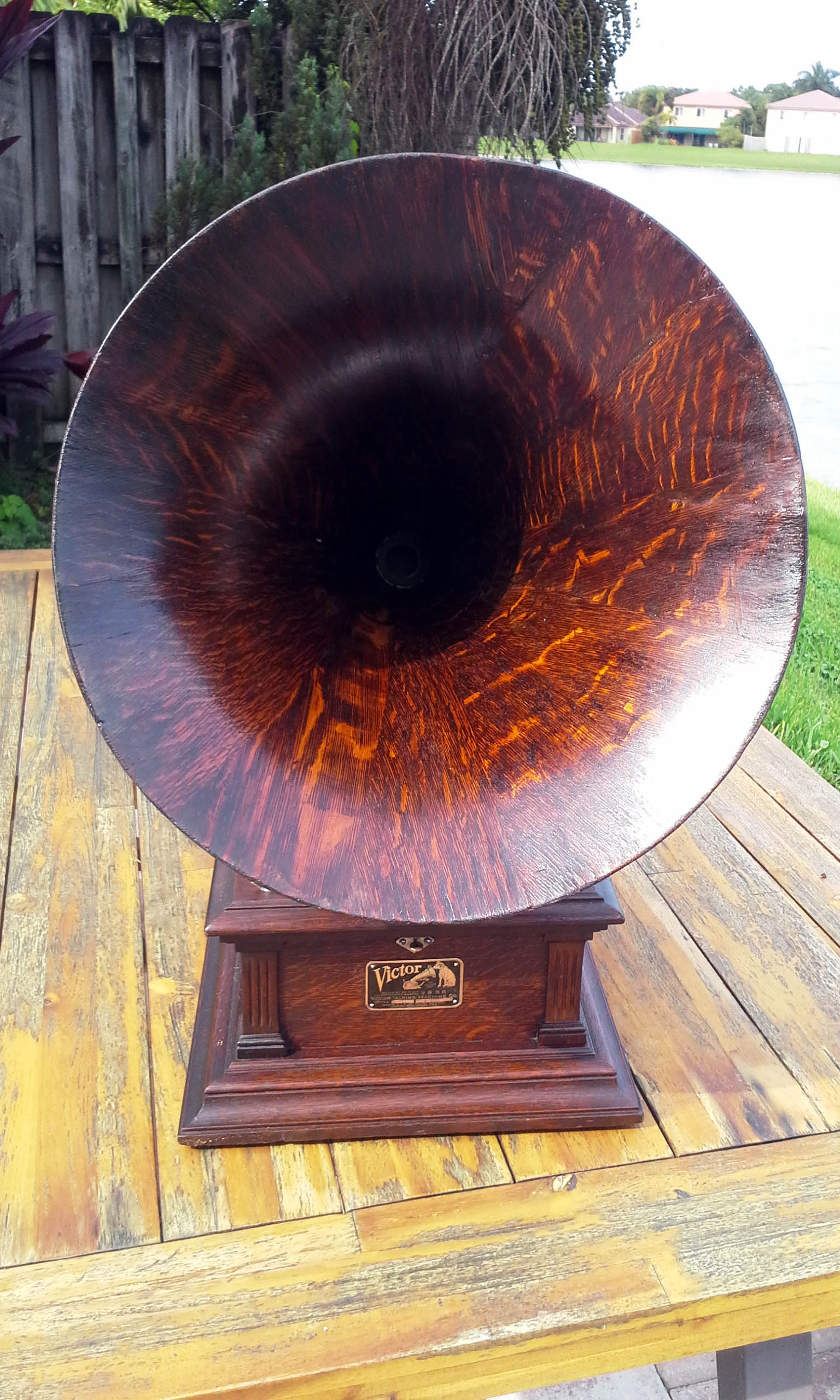 Victor III Phonograph | spinalleystore