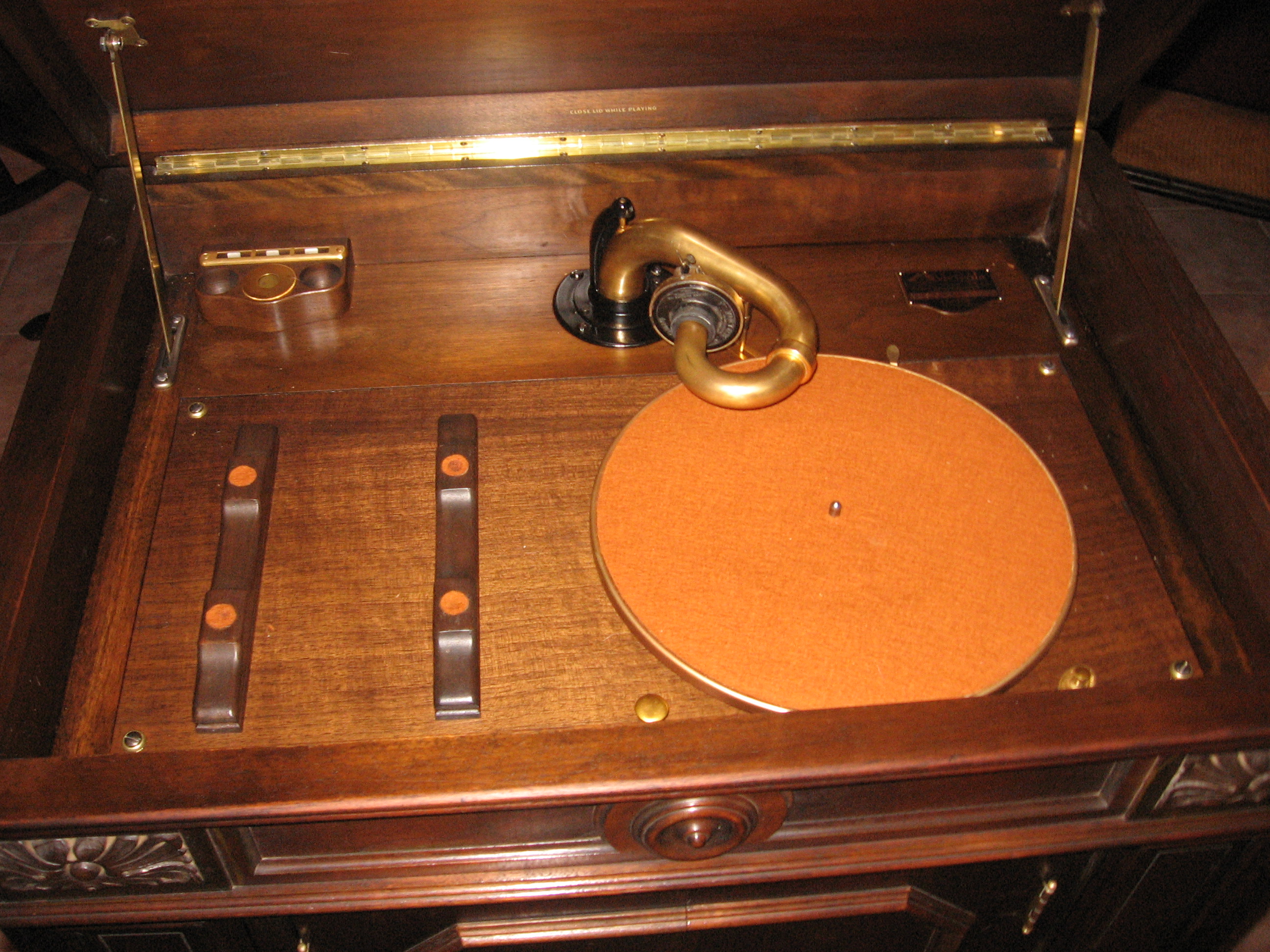 Victor VE 8-30 Phonograph